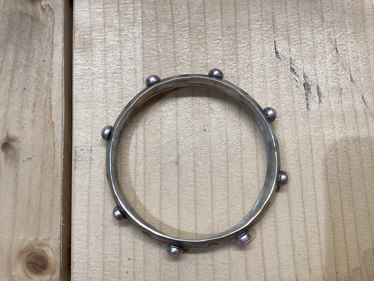 8 Stone Pink Conch Shell Bangle Jewelry – Ben Johnson Cowboy Museum